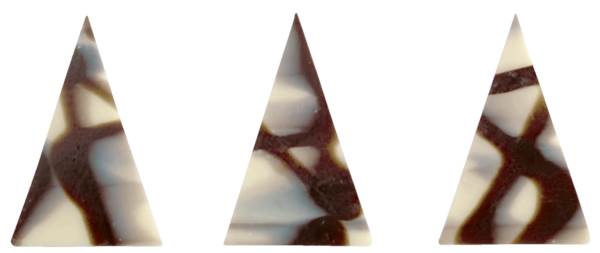 Dobla Diablo Triangle, schwarz-weiß marmoriertes Schokodekor in ...